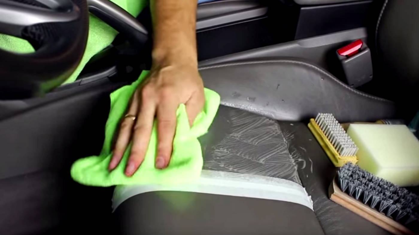 Como limpar estofamento e bancos de couro do seu carro de forma barata ... Como limpar estofamento e bancos de couro do seu carro de forma barata ...
