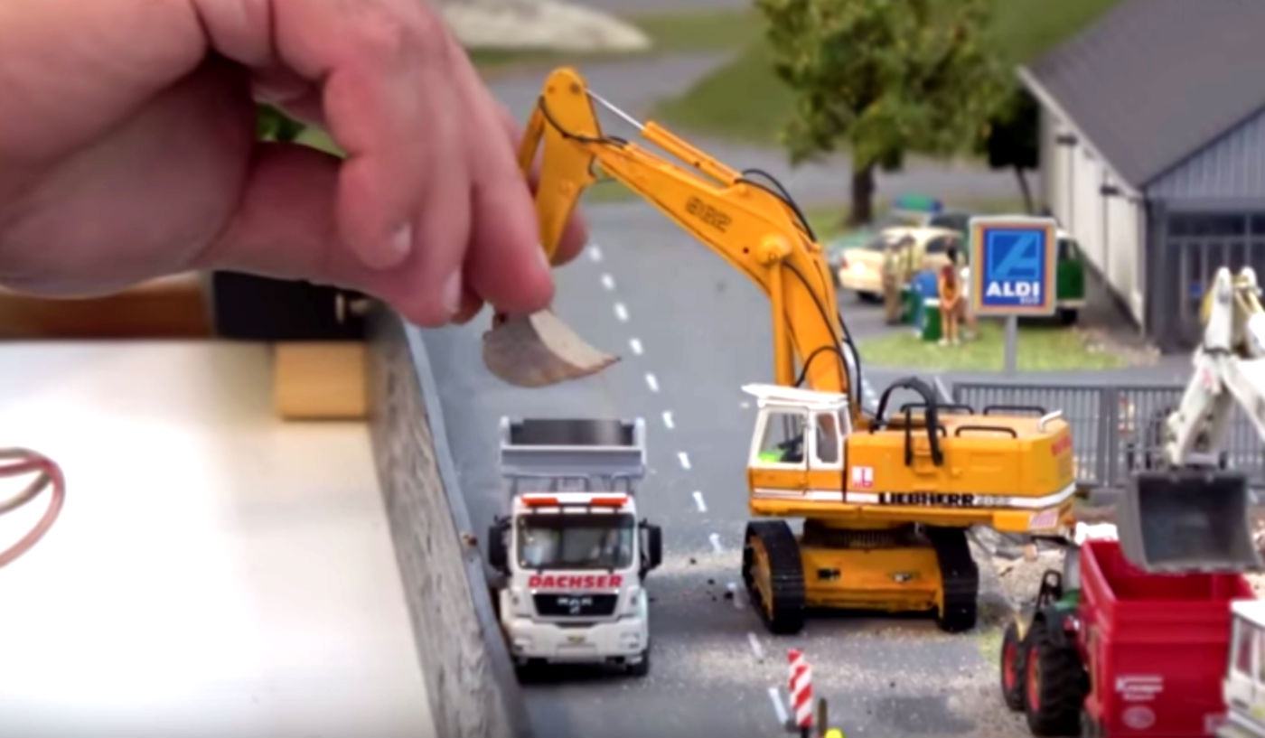 Veículos RC (escala 1/87) em ação: mundo em miniatura como você nunca viu