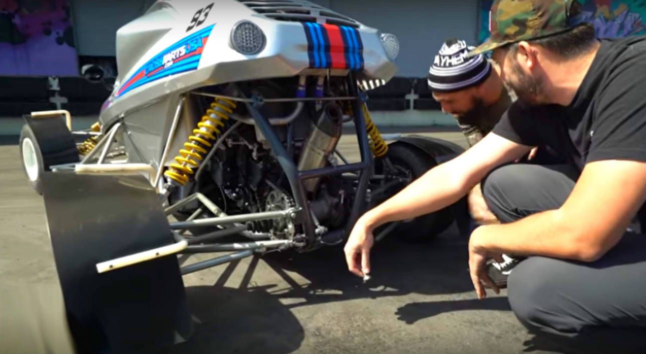 Adrenalina garantida no Crosskart: potência de supermoto, jeitão de ...